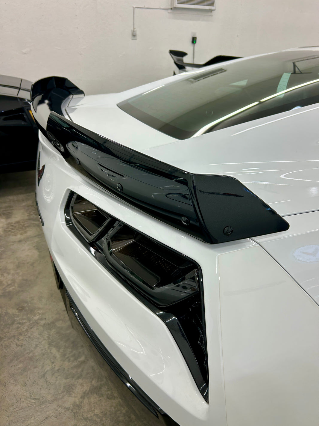 Arctic White C7 Convertib | Build of the week – ACS Composite